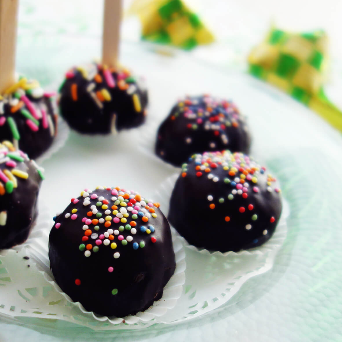 5 Olahan Bola-Bola Coklat Yang Bikin Lidah Bergoyang! - Tays Bakers